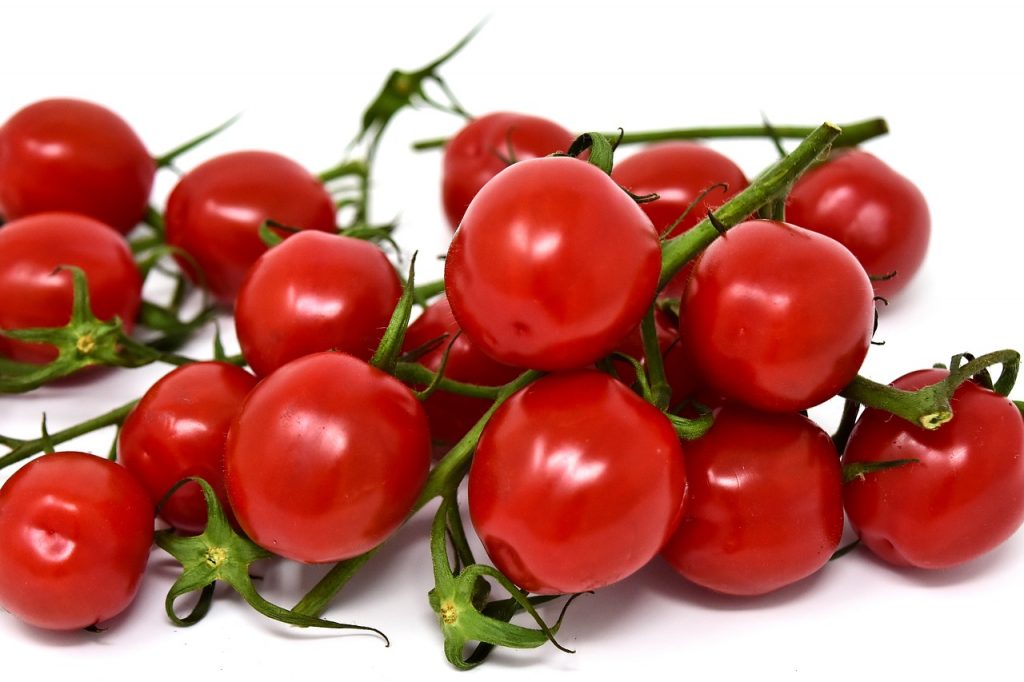 The 10 Best Cherry Tomato Varieties for Container Gardens - Garden and ...