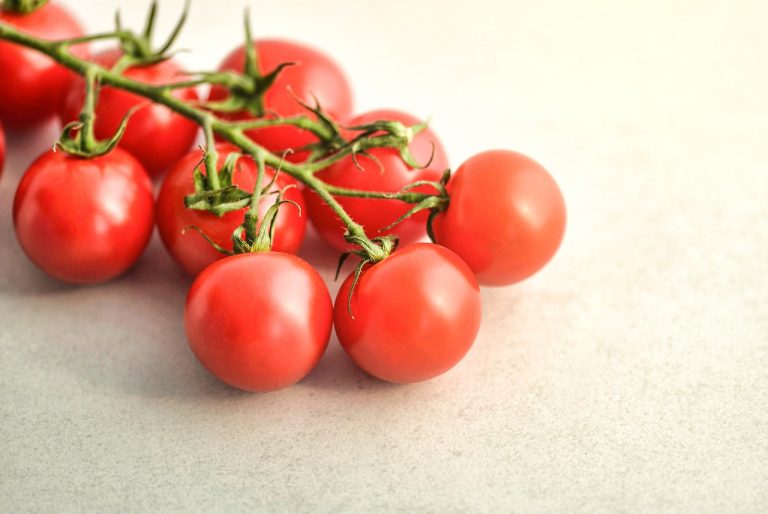 The 10 Best Cherry Tomato Varieties for Container Gardens - Garden and ...