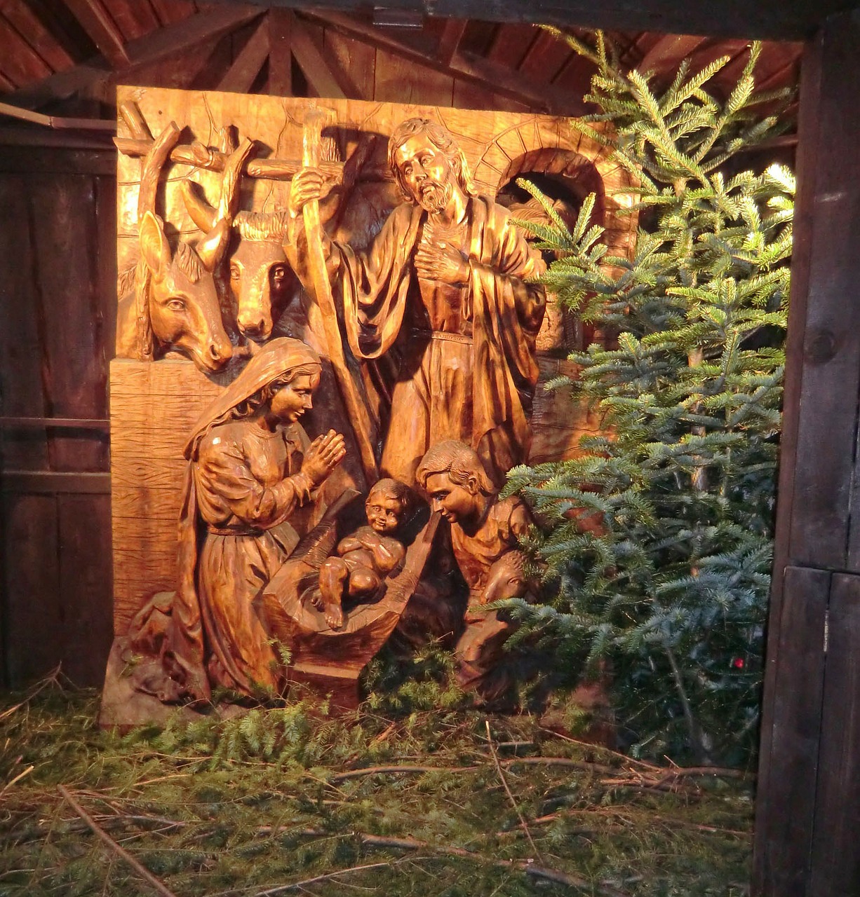 How to Set up a Beautiful Outdoor Nativity Scene This Holiday Season ...