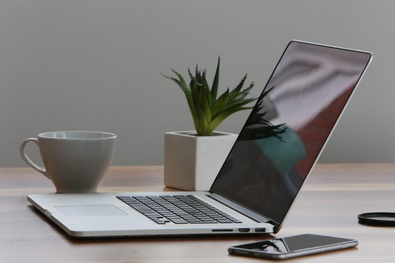 18 of the Best Desk Plants to Brighten up Your Office - Garden and Happy