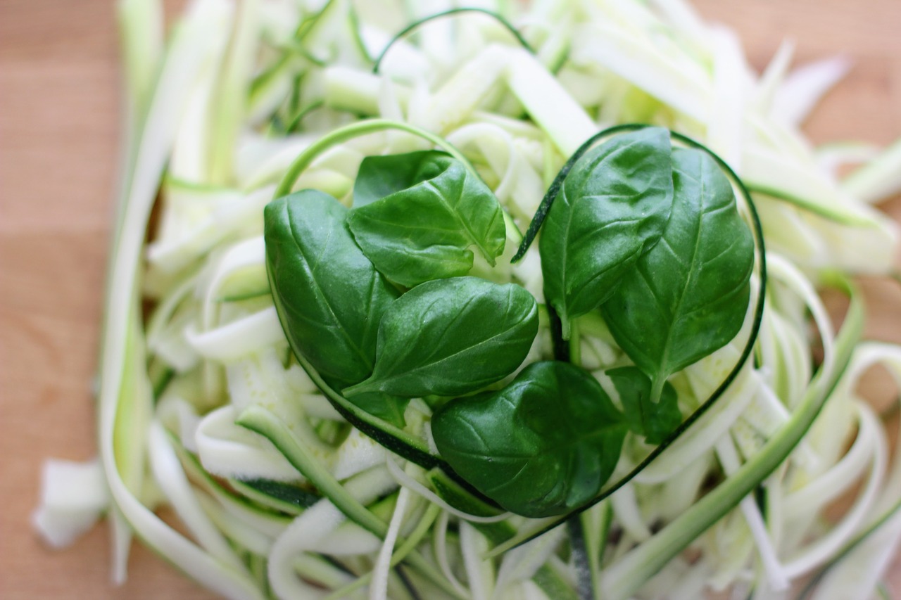 5 Basil Varieties You Can Use in the Kitchen and Pharmacy - Garden and ...