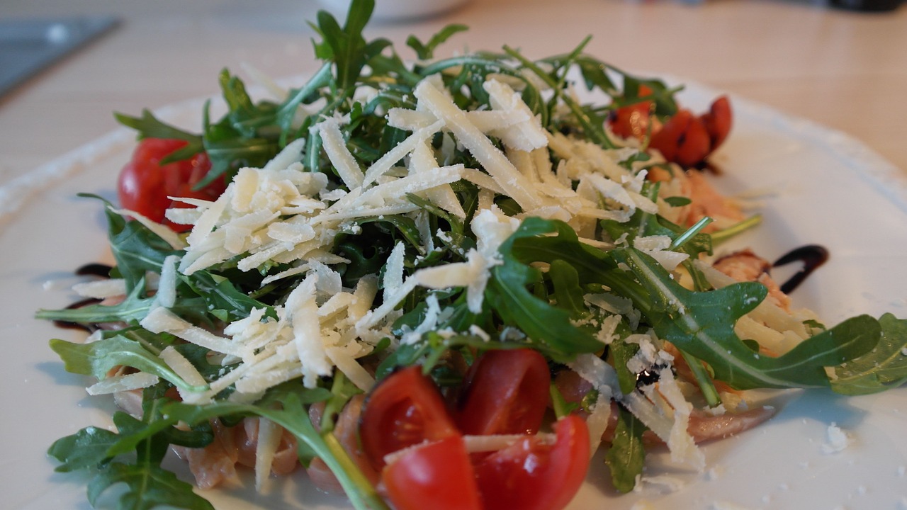 How to Grow Rocket Lettuce (Arugula) - Garden and Happy